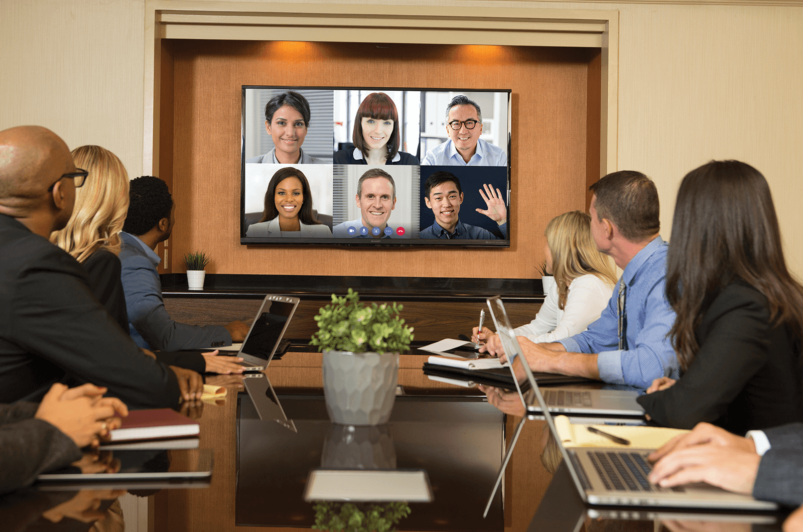 The Simple (and Cheap) Guide to Hybrid Meetings