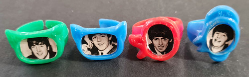 The Beatles Set of 4 Plastic Bubblegum Machine Toy Rings (1964 ...