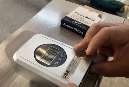 Equipo de prueba con tira de Almen / Almen shot peening stripe test ...