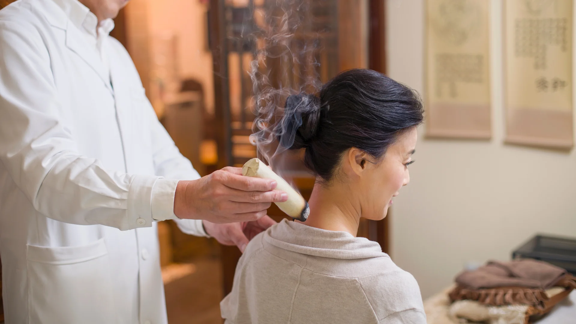 Chinese Moxibustion Benefits in Singapore: TCM Practitioner | Hua Jian Tcm
