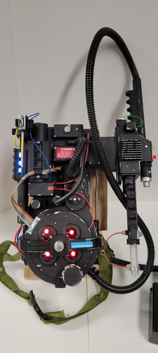 Mini proton pack for puppets | Docs propshop