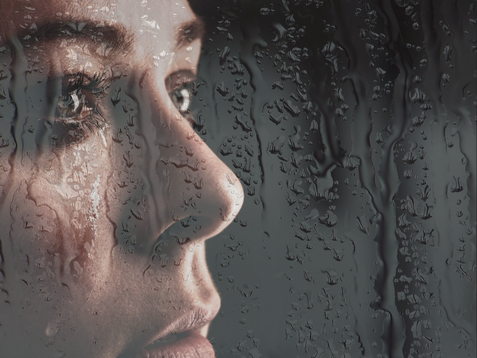 How To Navigate Grief And Loss By Sitting With Your Feelings – Five ...