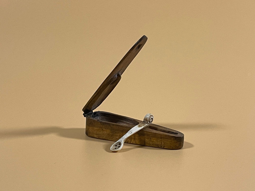 The Tools for Snuff-Taking