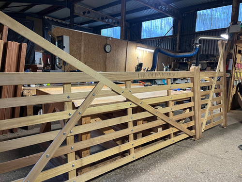Hardwood Curved Heel Field Gates. Design: The Raised Helve Field Gate ...