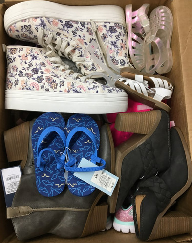 Case Lot of Footwear - 40 Units - Shelf Pulls - Manifested ...