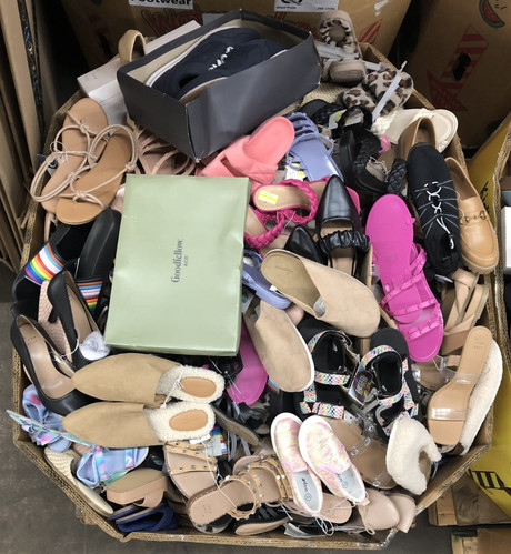 Pallet of Assorted Footwear - Men's, Women's & Kids - 255 Pairs - Shelf ...
