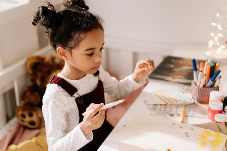 Tips for Setting Up Quick Art Stations for Your Kids While Unpacking