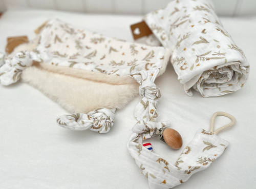 Coffret NOA (Doudou, Attache tétine, Lange) | Tinoki