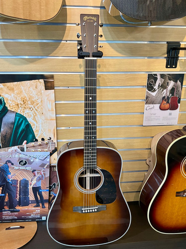 Martin D-28 Ambertone! | guitartrailer