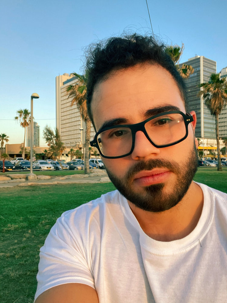 Hen Mazzig, an Israeli speaker and writer.