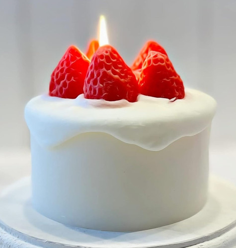 White Drizzle Cake Candle 12 oz 4" x 3" | Dezicakes