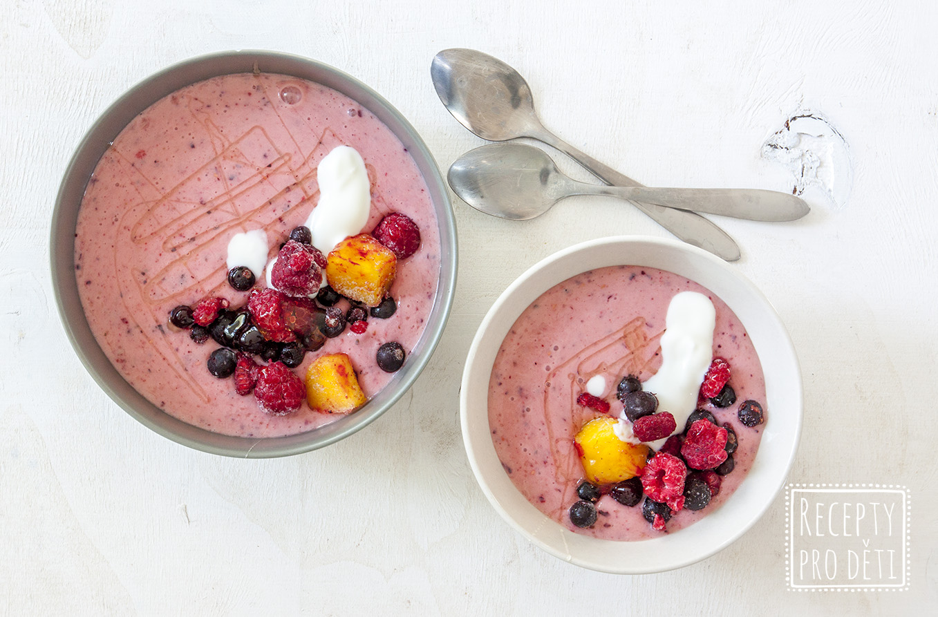 Oblíbená smoothie bowle s ovocem a jogurtem | Recepty pro děti