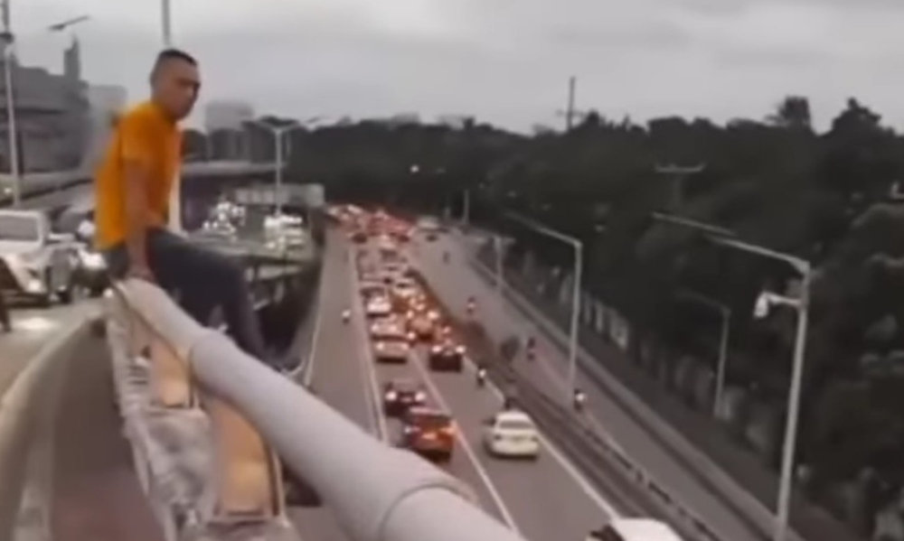 Lalaking tumalon sa QC flyover, buhay Lalaking tumalon sa QC flyover, buhay