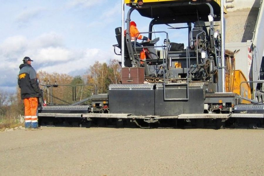 Why hire a tracked paver from AP Pavers?