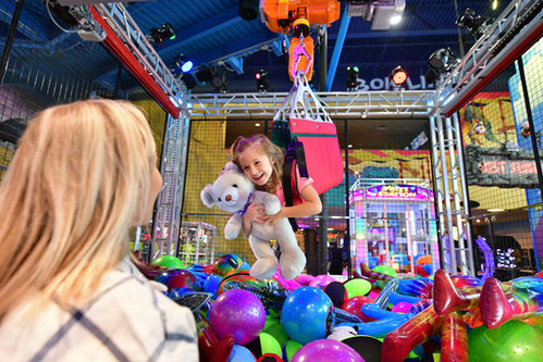 Human Claw Machine | ThrillRide