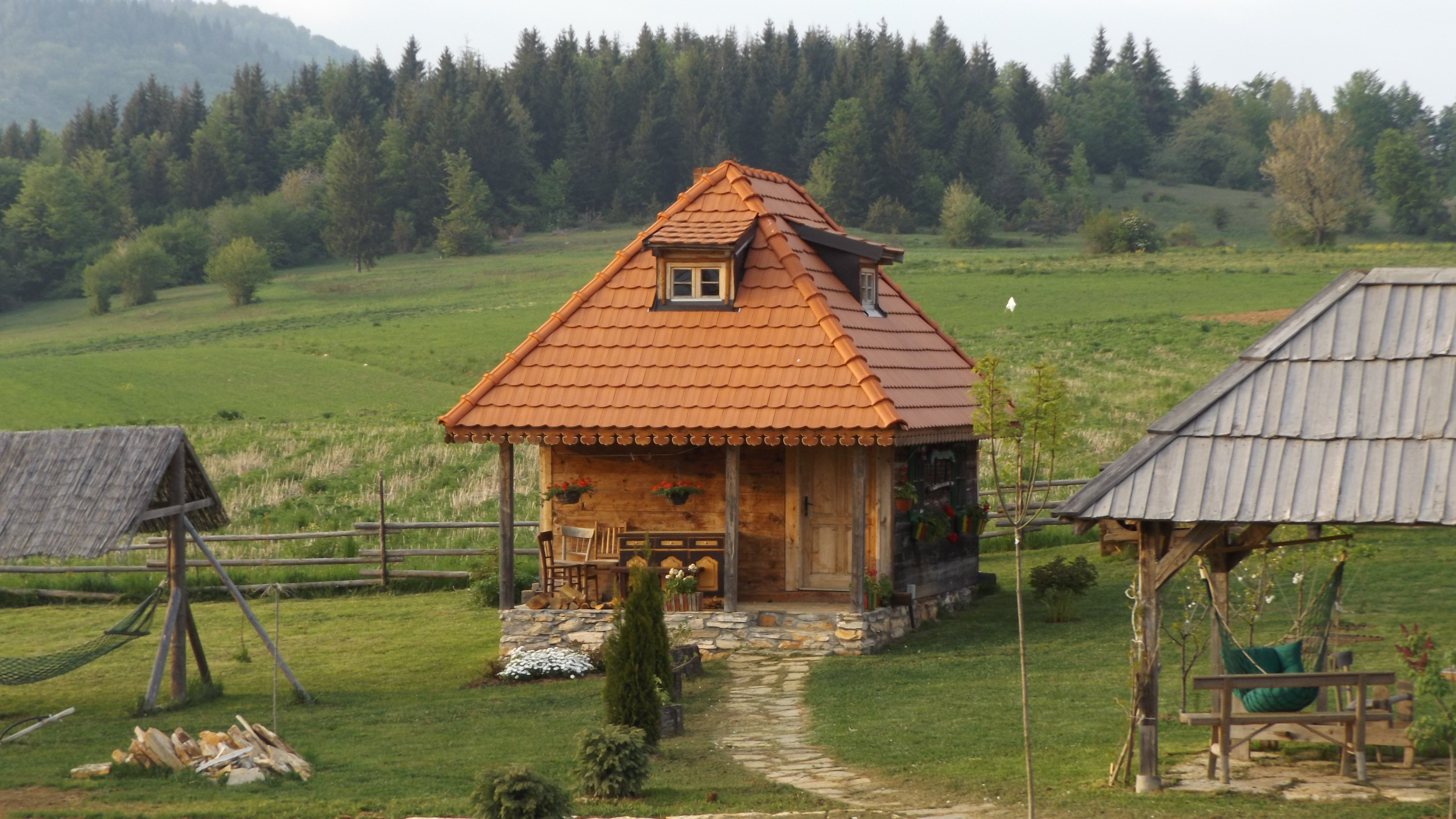 Brvnara 3 & 4, sa Studiom, selo Rudno, Dmaćinstvo Šekler