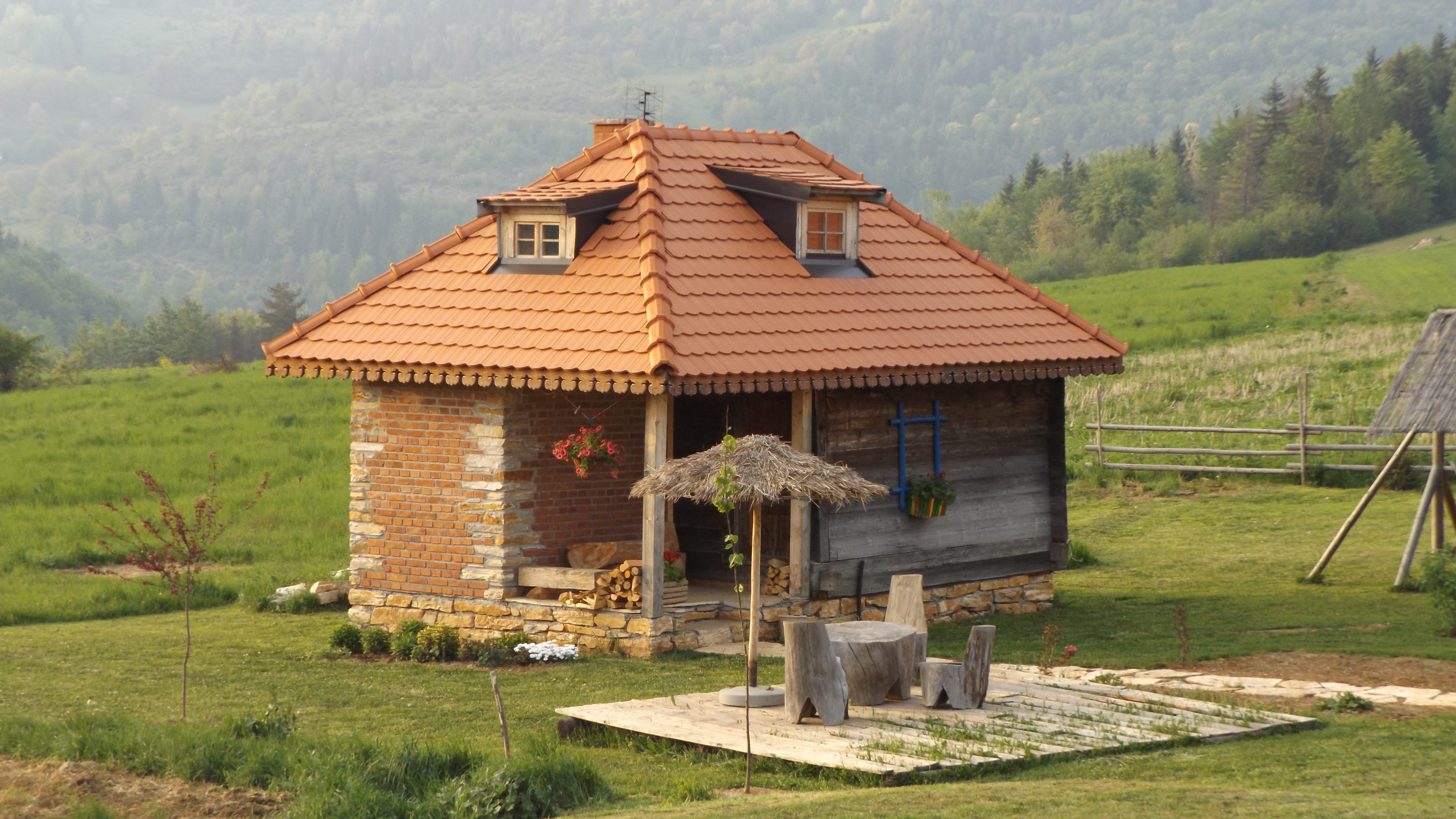 Brvnara 3 & 4, sa Studiom, selo Rudno, Dmaćinstvo Šekler