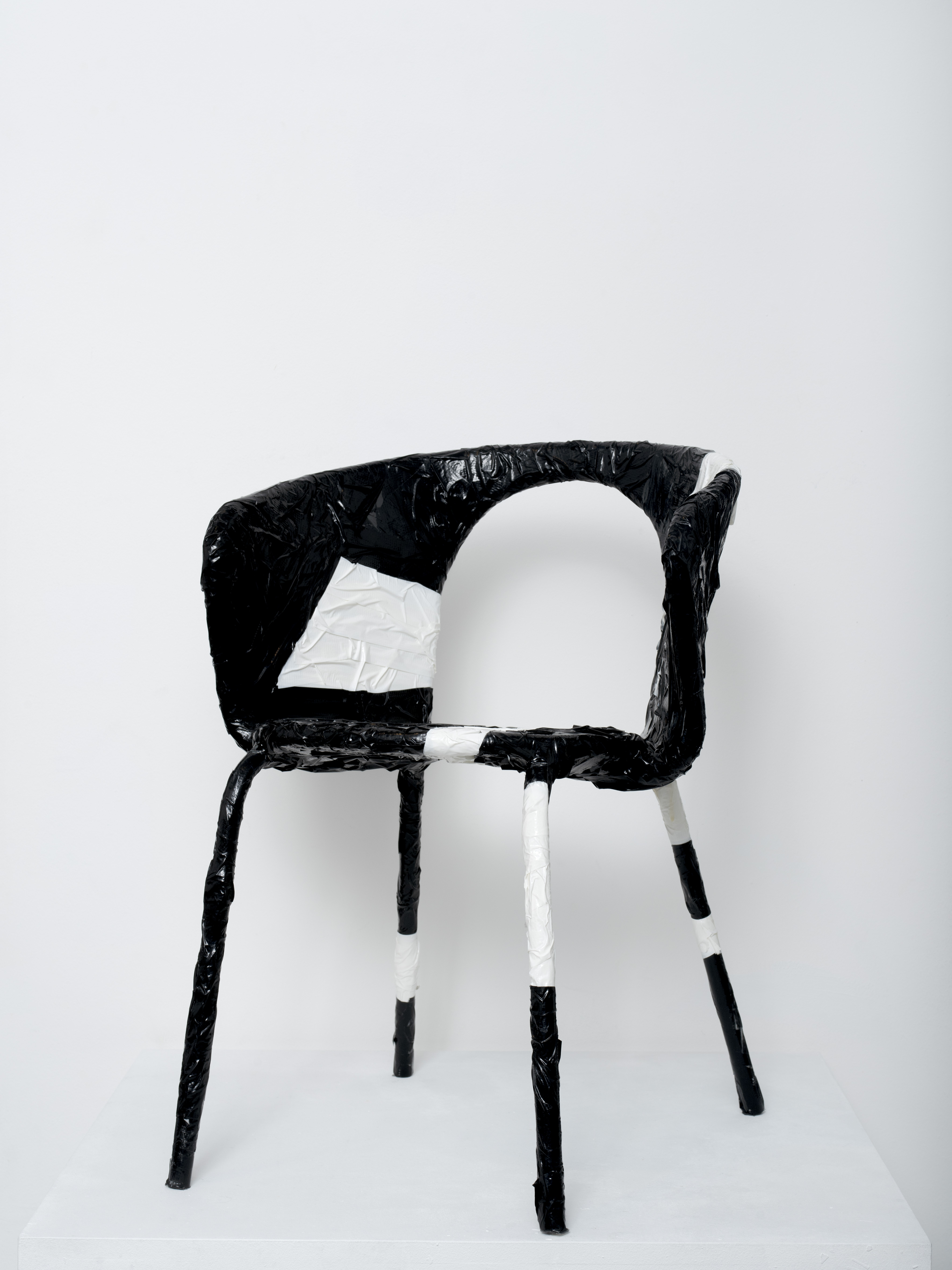Patrick Rampelotto tape chairs | rauminhalt