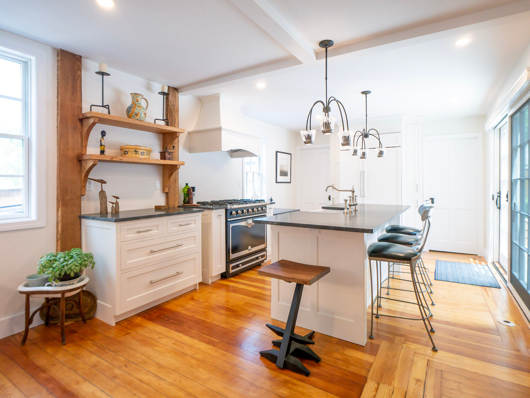 BEAUTIFUL DOWNTOWN KITCHEN