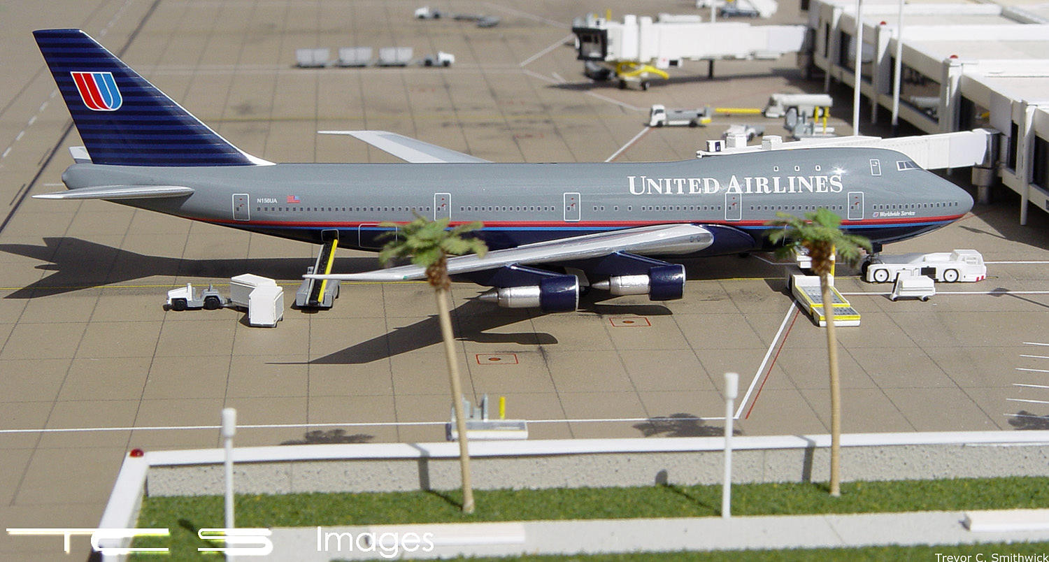 United Airlines 747 100