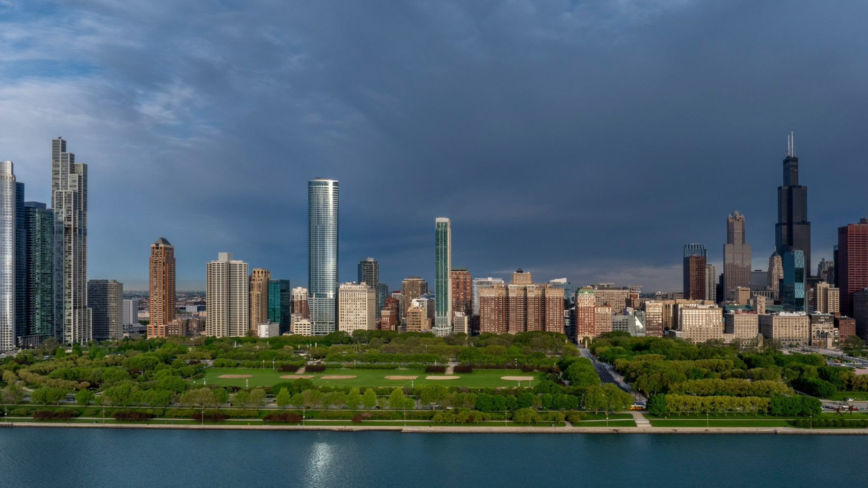 New Skyscraper by Jahn Architecture Studio Rises in Chicago ...