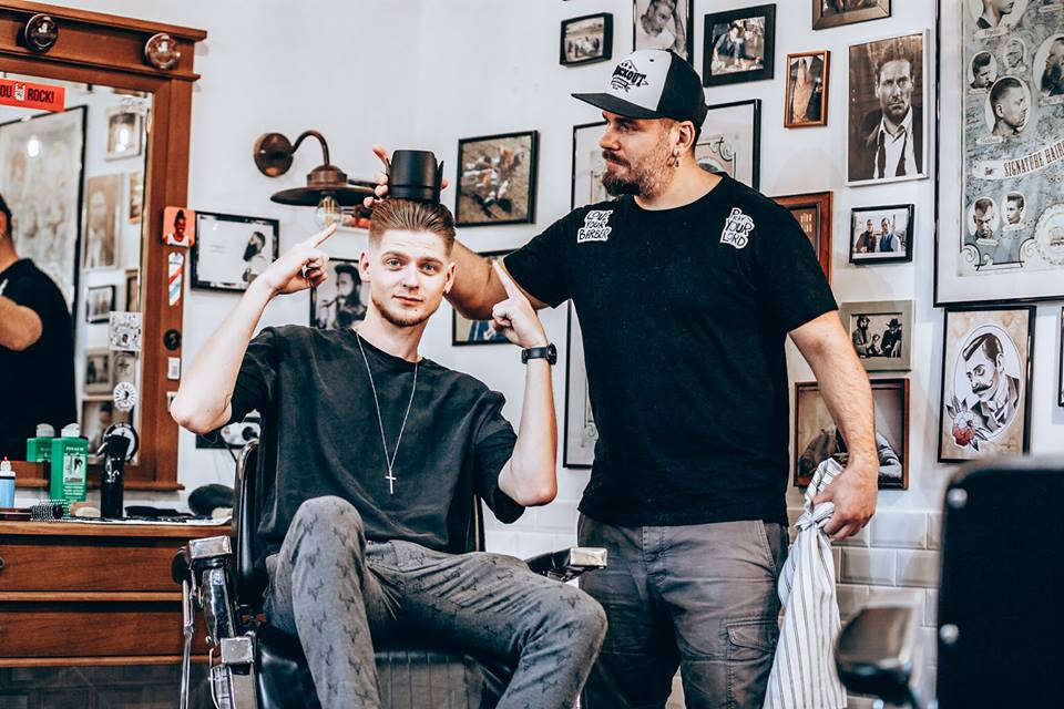 Fullscreen Page | Knockout Barbershop