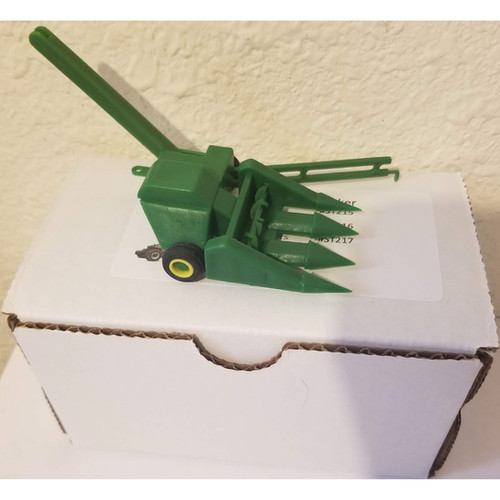 1/64 Standi Toys Green 3 Row Corn Picker | 64 Farm Toy Store