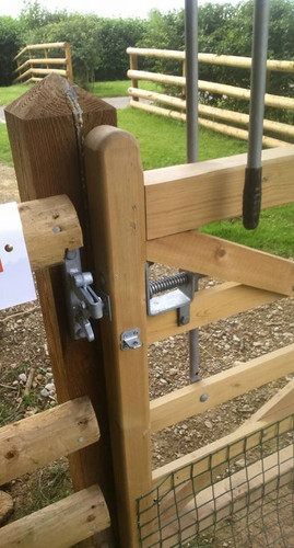 Uni Latch Kit for Wooden Gates (Without handle) | Gate Fittings Direct