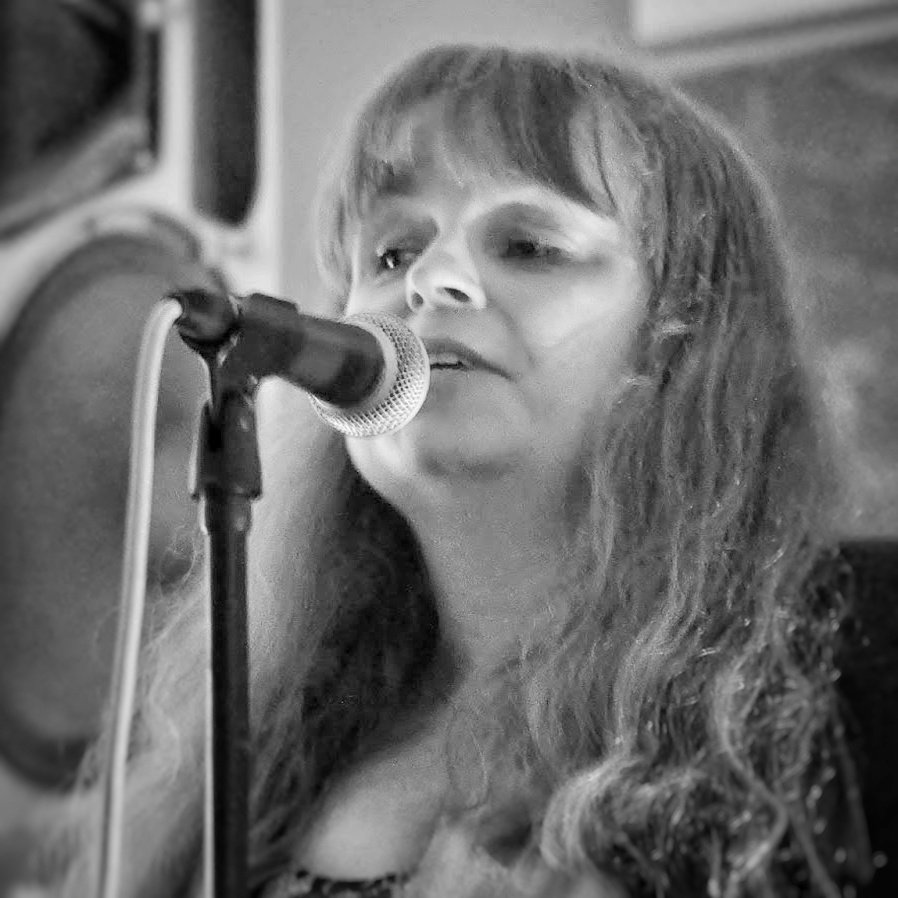 Emma Lee | wave 15 | iamb ~ poetry seen and heard