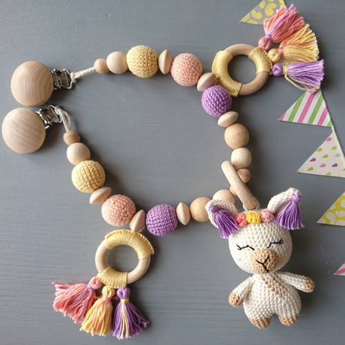 Handmade Stroller Chain with Llama | ColoredYarn