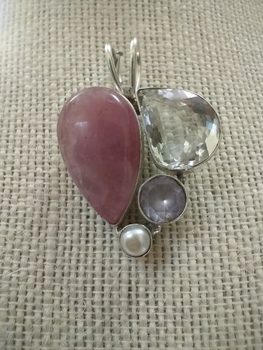 Rose Quartz, Clear Quart & Pearls | Livingenergies