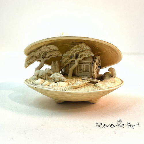 Vintage Japanese Celluloid Kokeshi World in Clam Shell | ReverieArt