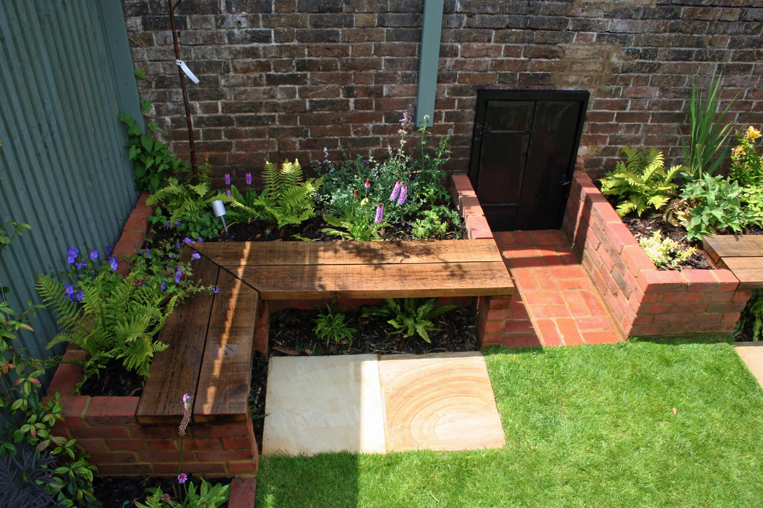 Pebble And Paved Garden | Townscapes | Brighton, Hove and Shoreham