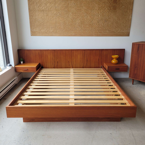 Base de lit "King" en Teck. | MONTRÉAL MODERNE