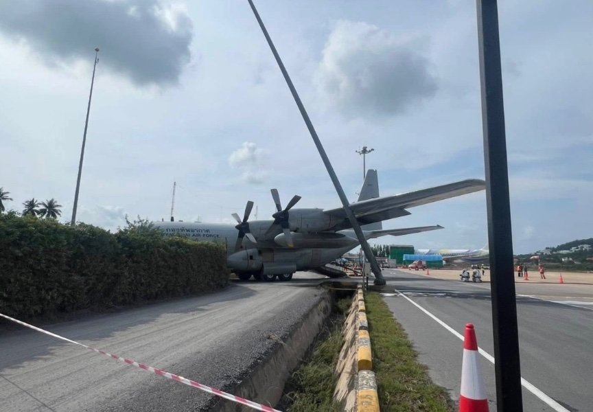 Brake Failure Causes Royal Thai Air Force C 130 To Hit Light Pole At