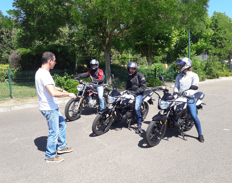 Auto Moto Ecole World Flash Gare De Clichy Levallois