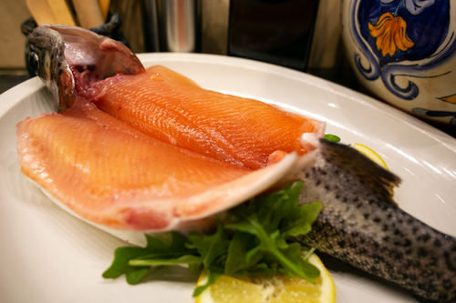 Premium Fresh Butterflied Rainbow Trout (Includes 1 Trout, Rib Bones ...