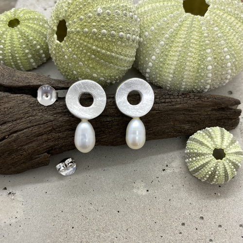 Barbara Pearl Stud Earrings | Oh la la Silver