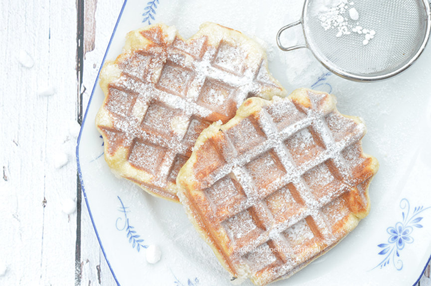 Luikse wafels of suikerwafels met suikerparels bakken