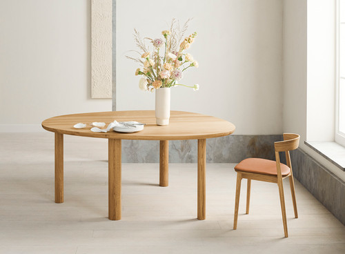 Latch dining table | Prat:Living