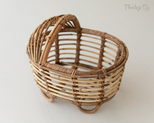 Hooded Newborn Bassinet | Paisley Pig