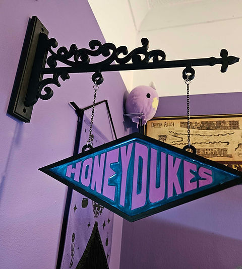 honeydukes sign