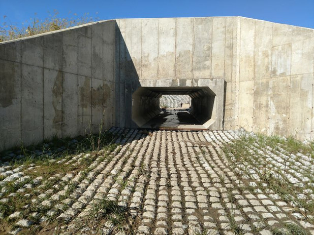 Inlet and outlet protection at storm water pipes