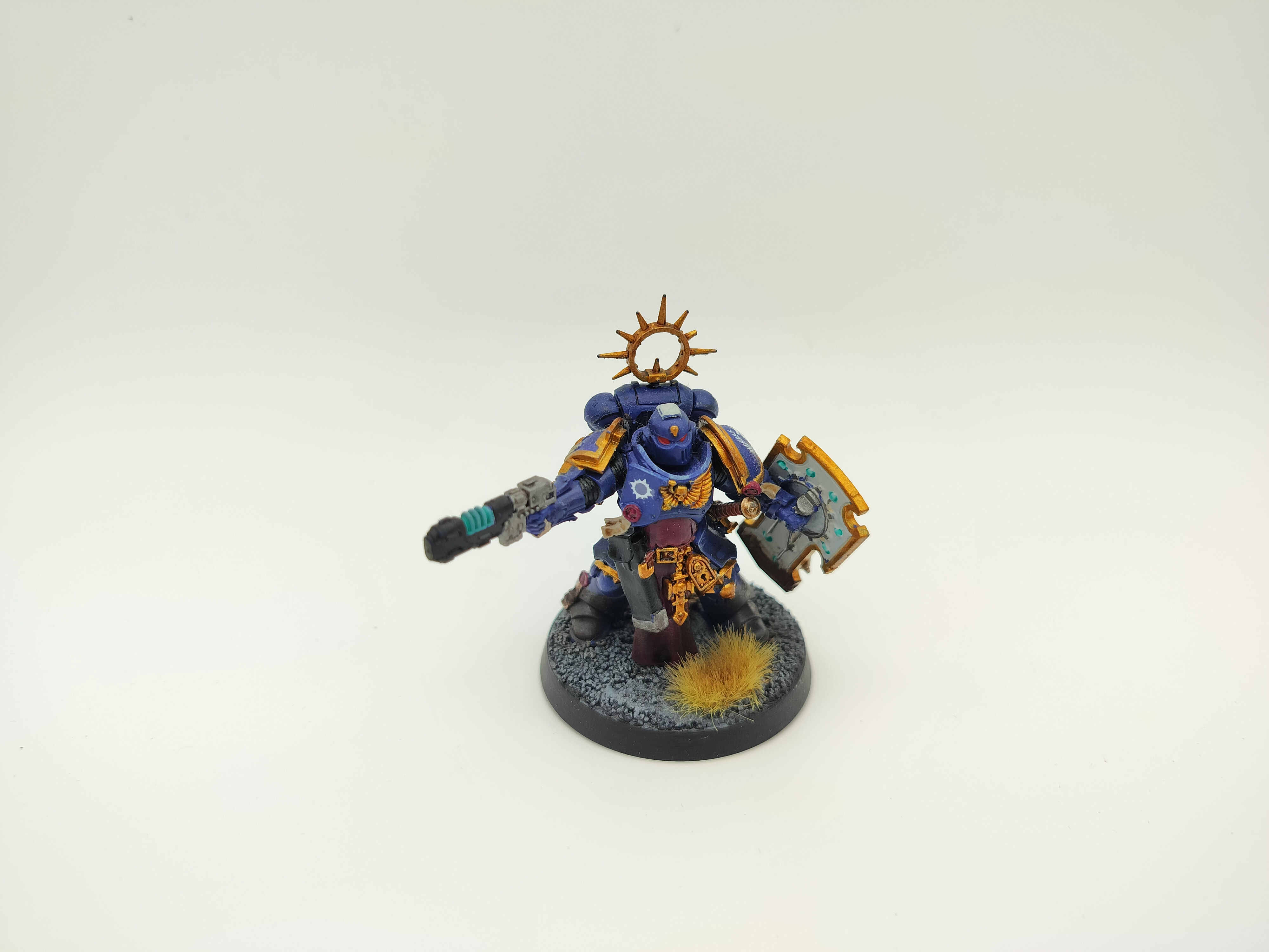 Space Marine Lieutenant with storm shield | Roll The Dice