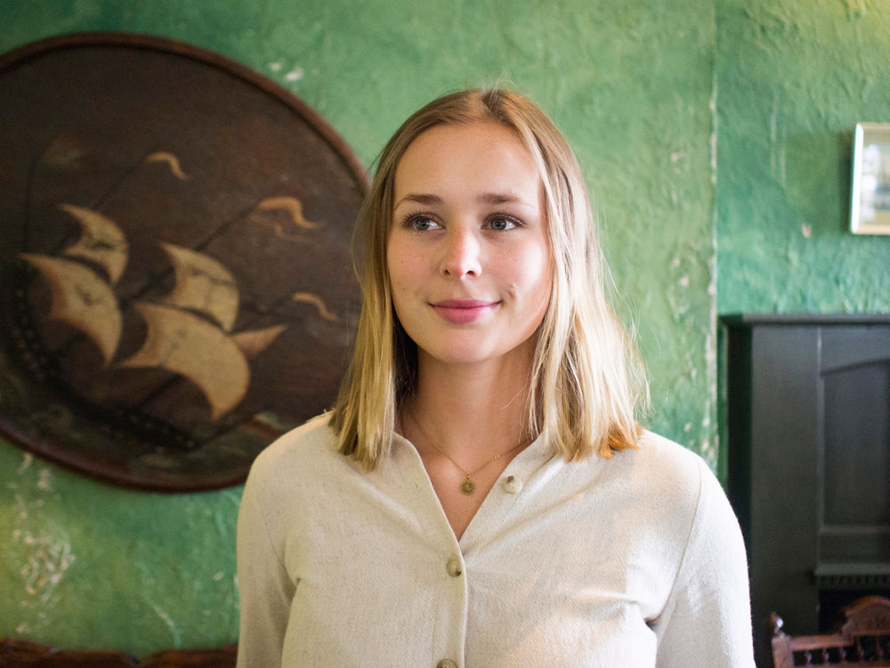 Laura Lucas Takes You on a Musical Journey With “Moon Dream”