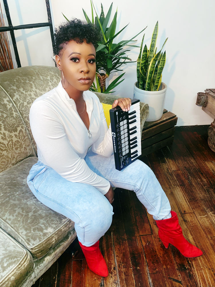 Find Musical Bliss With Desarae Dee’s Soulful Piano On “In Rotation”
