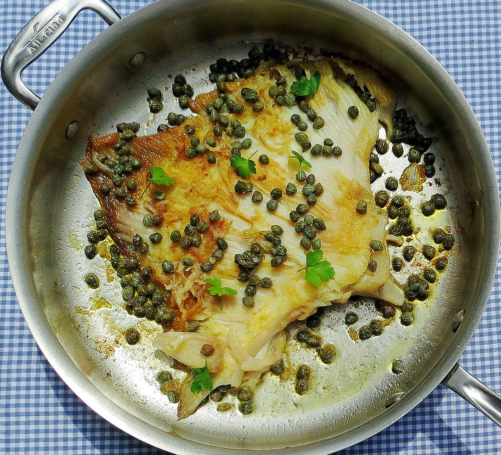 Ray wings with capers, lemon and butter