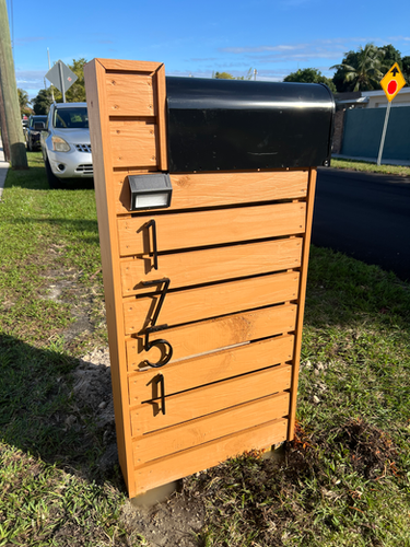 Stained Wood Top-Mount Mailbox | Bellamastermailbox B