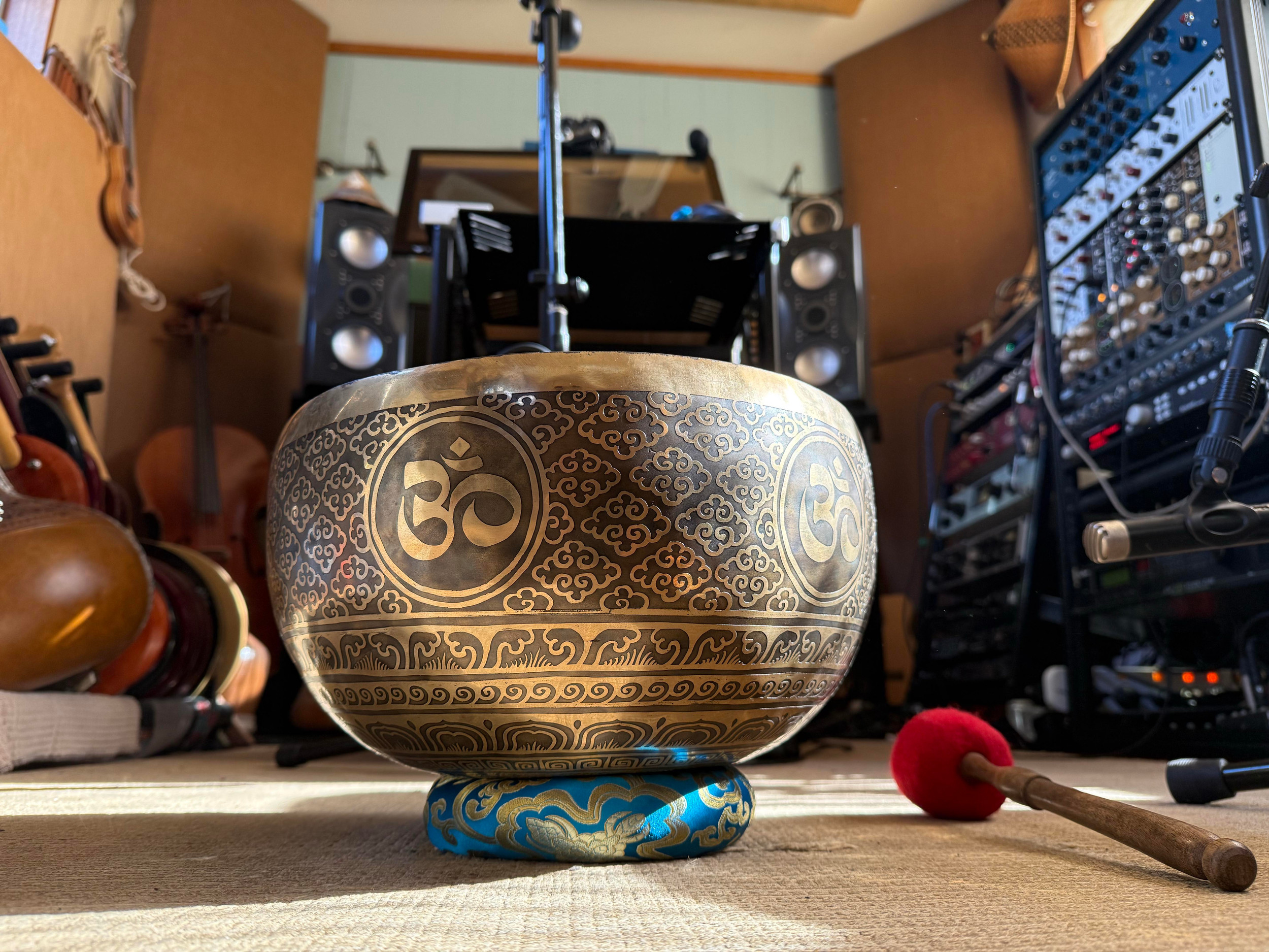 The Delta Singing Bowl Sound Bath — The Deepest Sound You’ve (Probably ...