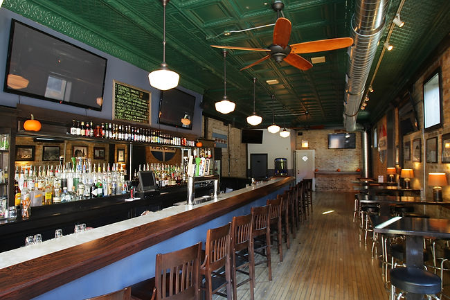 Beer patio | Roscoe Village Pub | Neighborhood Bar